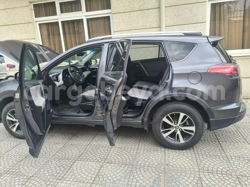 Acheter occasion voiture toyota rav4 noir à addis ababa, ethiopie - cargebeya