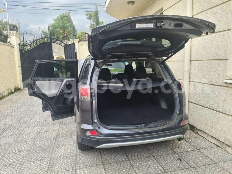 Acheter occasion voiture toyota rav4 noir à addis ababa, ethiopie - cargebeya